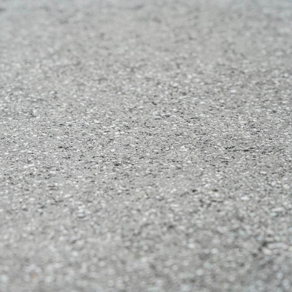 Pardoseală tip microciment din rășină cu pietrisi pentru exterior